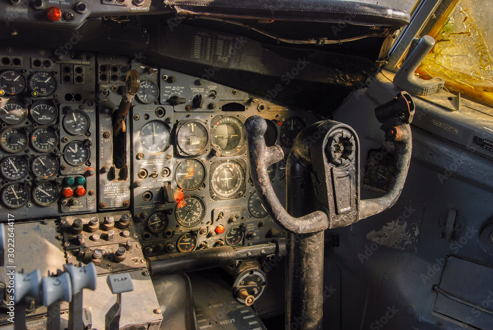 Vintage Boeing 707 Flight Deck. Inside the cockpit Stock-foto | Adobe Stock