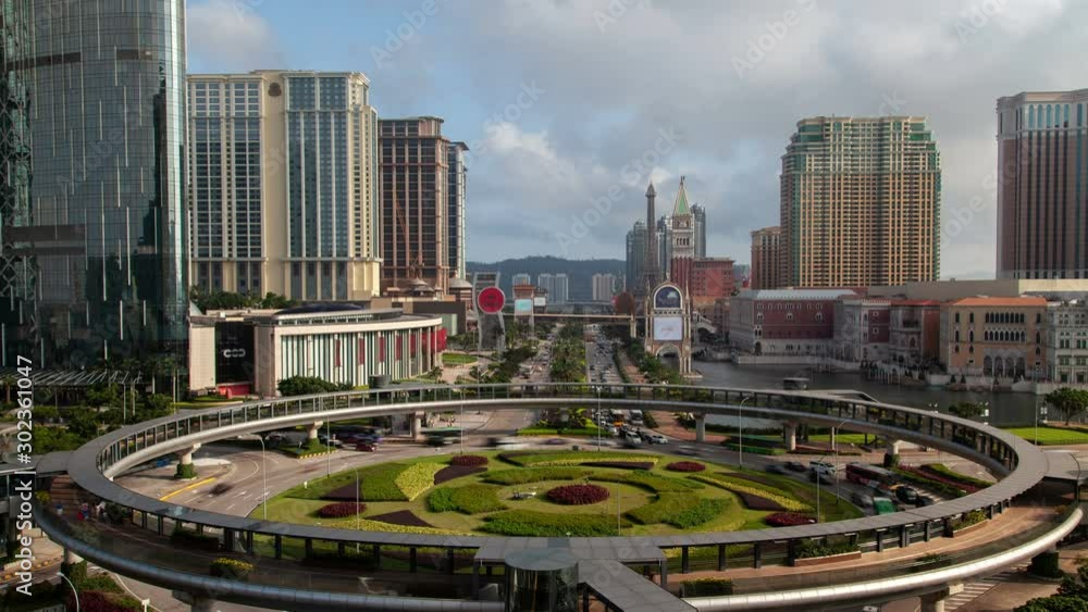Timelapse cars drive under famous Rotunda do Istmo pedestrian bridge in ...