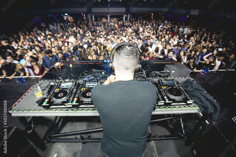 Dj Stage Crowd