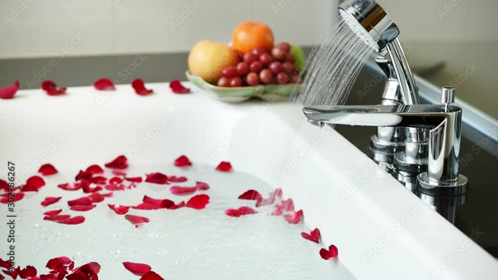 Rose petals put in bathtub for romantic bathroom in honeymoon suit ...