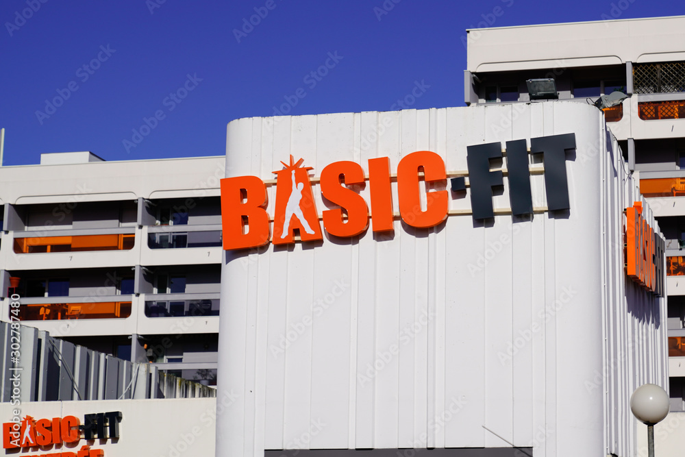 Stockfoto Basic-Fit logo fitness club sign Basic fit gym center | Adobe ...