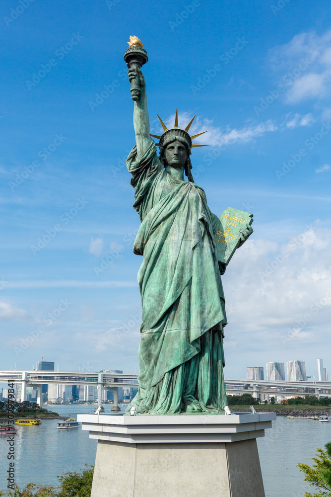 Statue of liberty and rainbow bridge in Tokyo, Japan Stock Photo ...