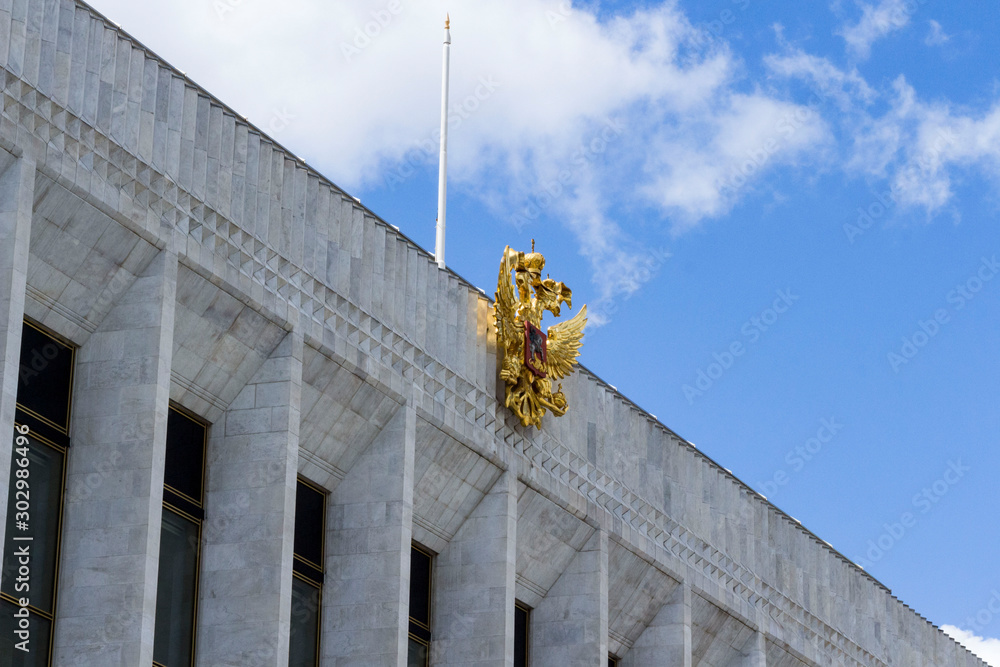 Foto de The coat of arms of Russia on the building of the State Kremlin ...