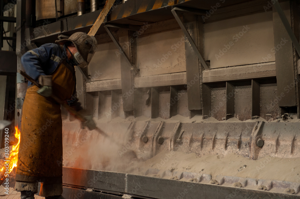 Aluminum plant. aluminum smelting bucket. Safe environmental high-tech ...