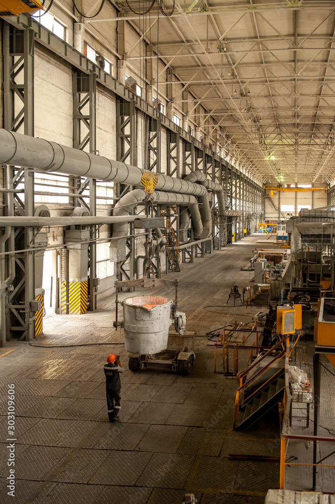 Aluminum plant. aluminum smelting bucket. Safe environmental high-tech ...