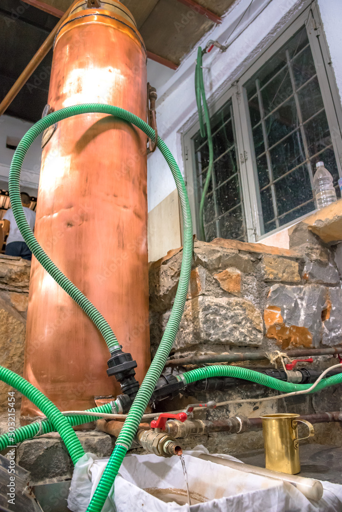 Foto de Kazani is the traditional distillation of raki - tsipouro in ...
