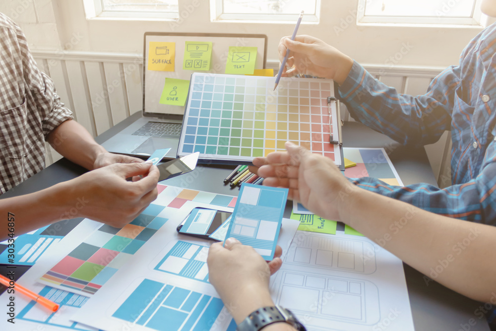 Smooth Focus,A group of web designers are working together to develop a ...