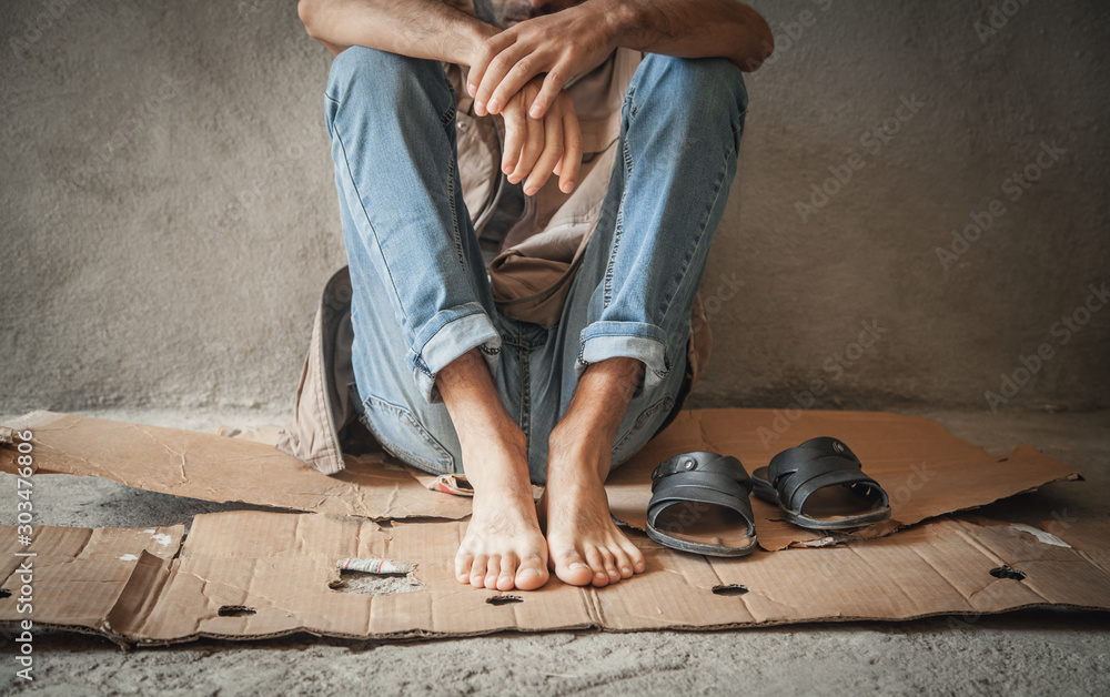 Foto de Caucasian homeless man. No money, No work, No home do Stock ...