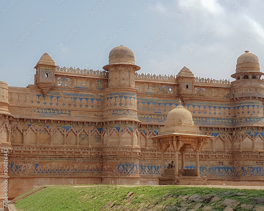 gwalior fort in Gwalior india, Gwalior fort, Indian fort, Great wall of ...
