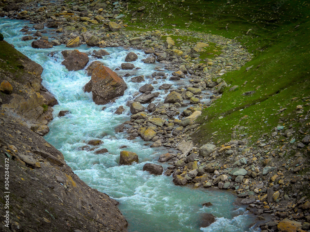 water flowing over rocks, river flowing, crystal clear river flowing ...