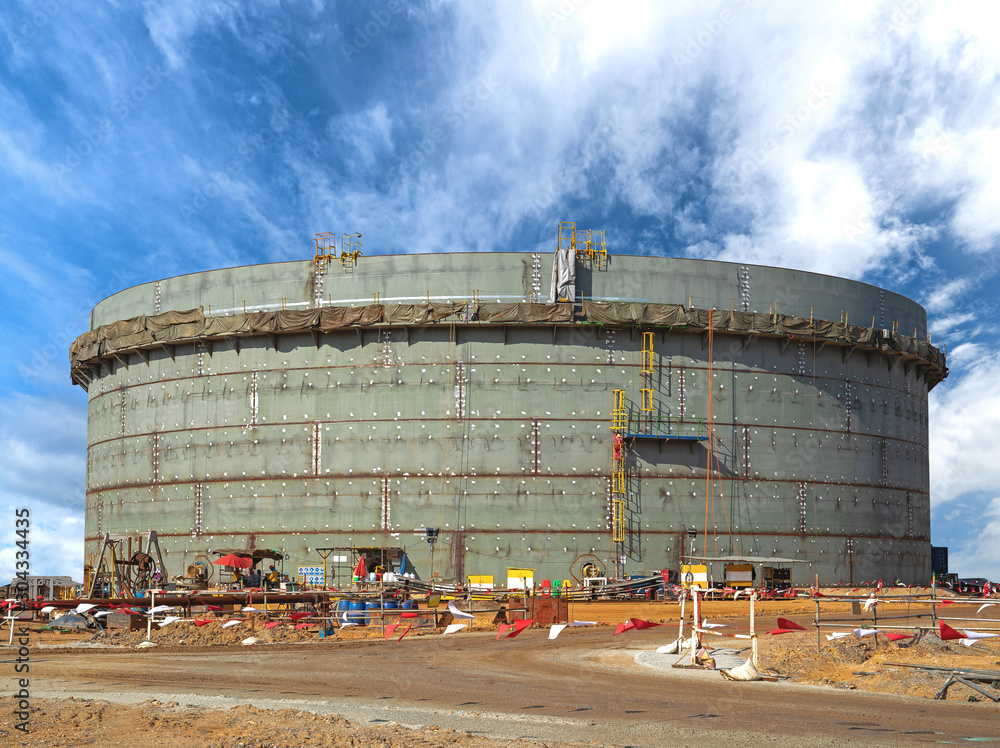 Construction site of Oil and gas industrial, Huge oil storage tank ...