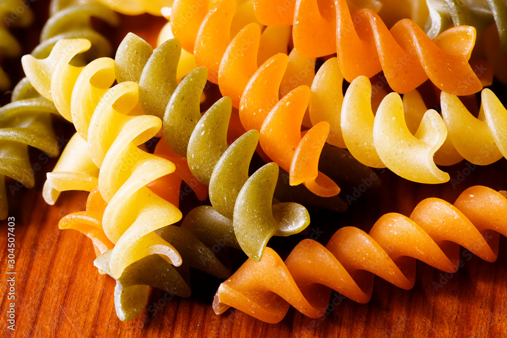 Espirales de pasta alimenticia con apilamiento de imagenes Stock Photo ...