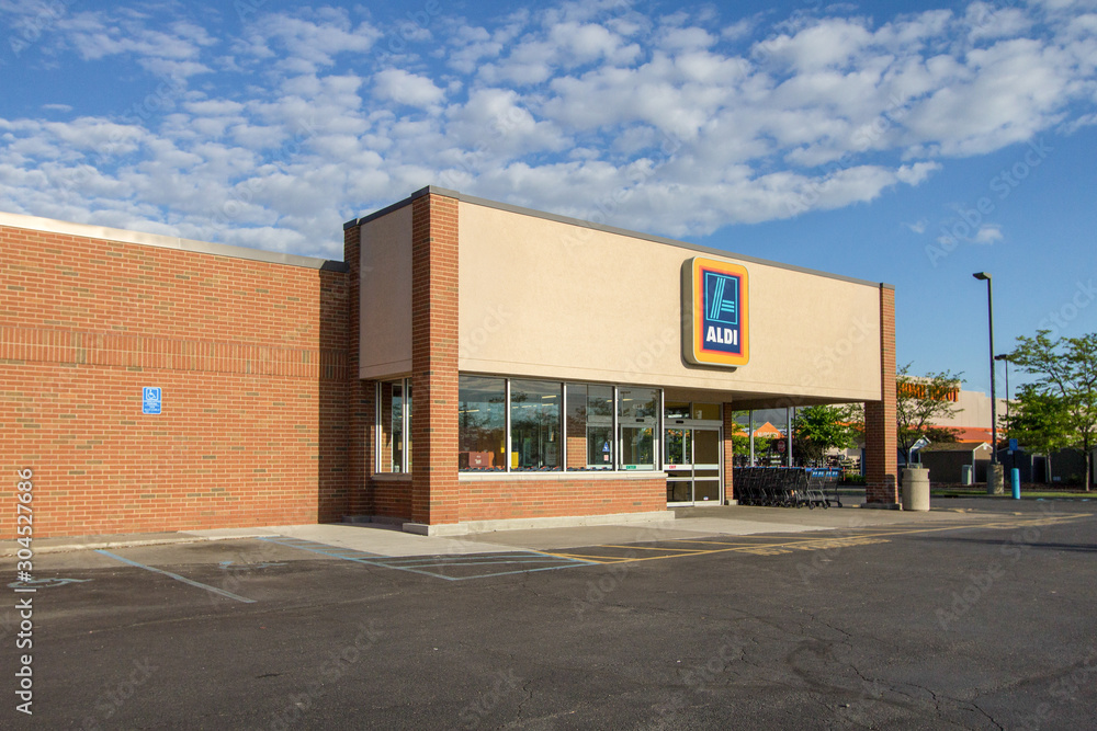 Fort Gratiot, Michigan, USA - May 30, 2017: Exterior of Aldi's ...