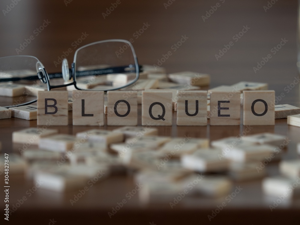 bloqueo la palabra o concepto representado por baldosas de madera Stock ...