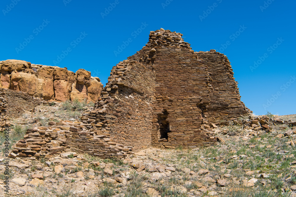Foto de Ancient native American ruins in Chaco Canyon, New Mexico, USA do Stock | Adobe Stock