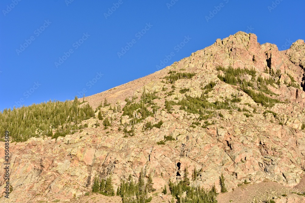 Foto de Eagle's Nest peaks surrounding Upper Cataract Lake, in the Gore ...