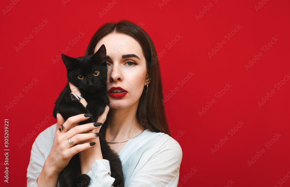 Cat With Red Lipstick | Lipstutorial.org