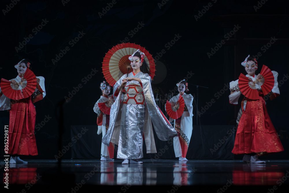 Five actresses in traditional white and red kimono and fox masks ...