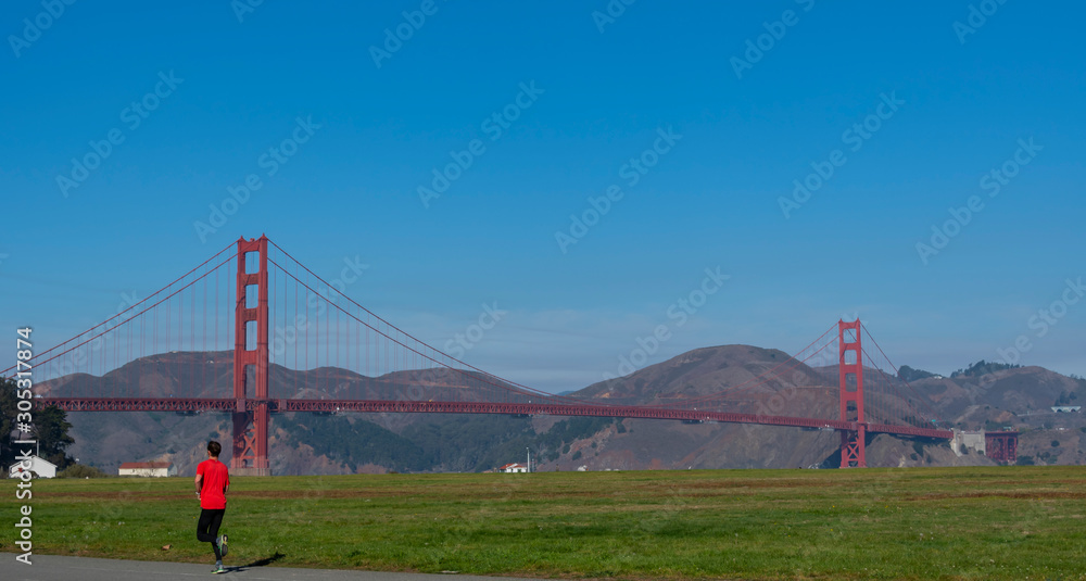 Running in the view of the Golden Gate Bridge on a nice day in the bay ...