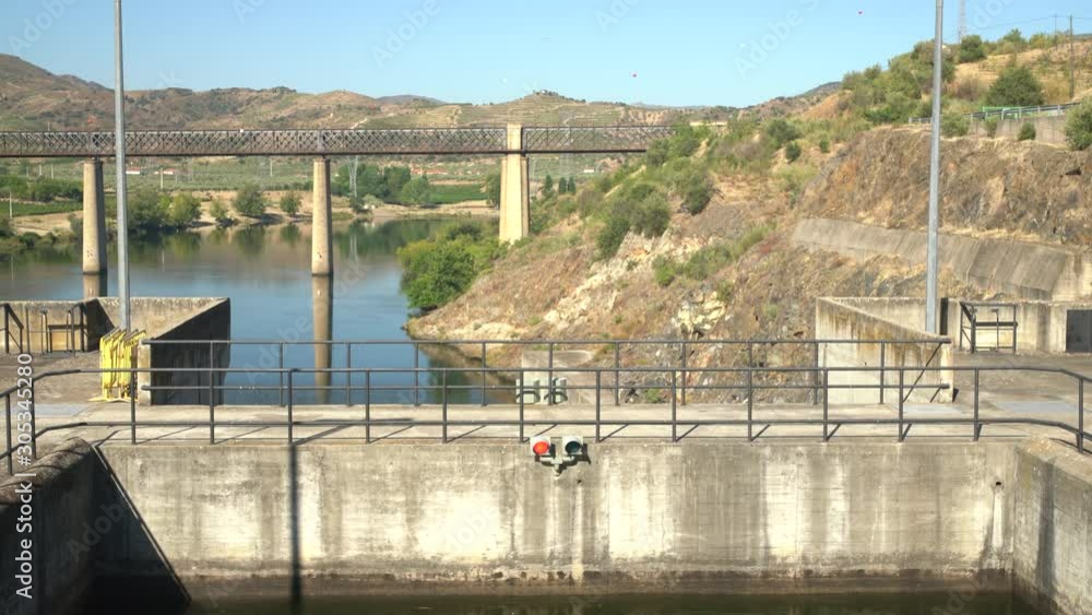 Cruise river boat finishes its entry into the lock of Barragem do ...