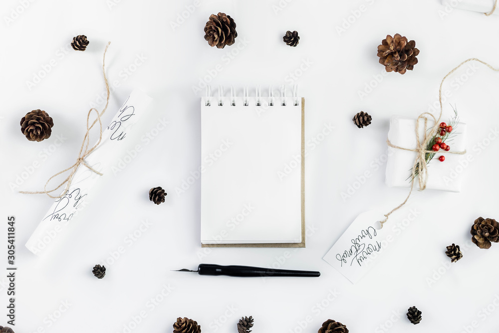 Flat lay christmas notepad mockup whis fir branches and cones . White ...