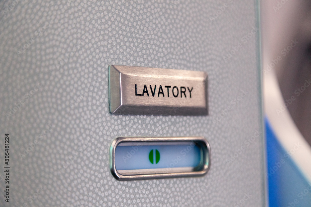 Fotka „Vacant green sign, vacant symbol on an airplane lavatory door ...