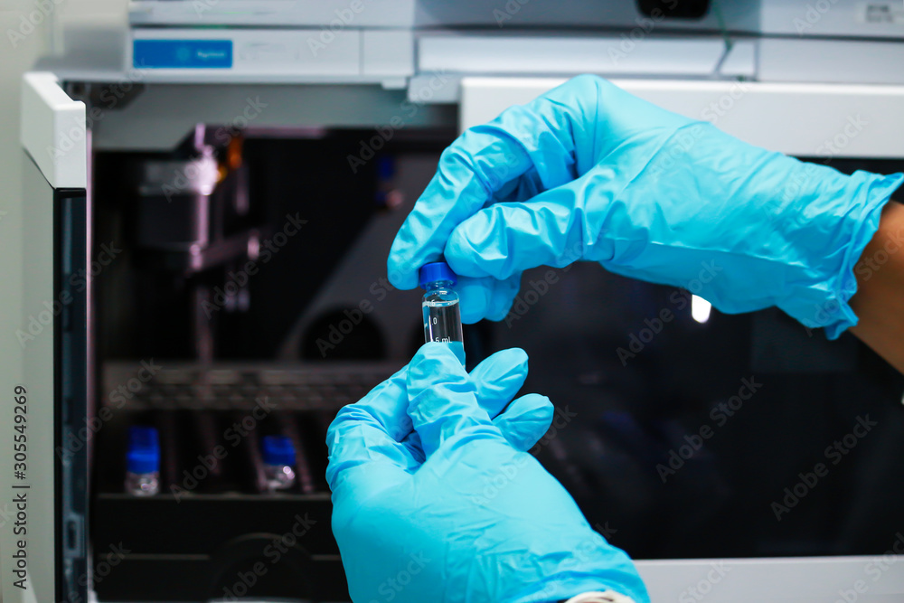 Foto de Research scientist hand with chemical protective gloves holding ...