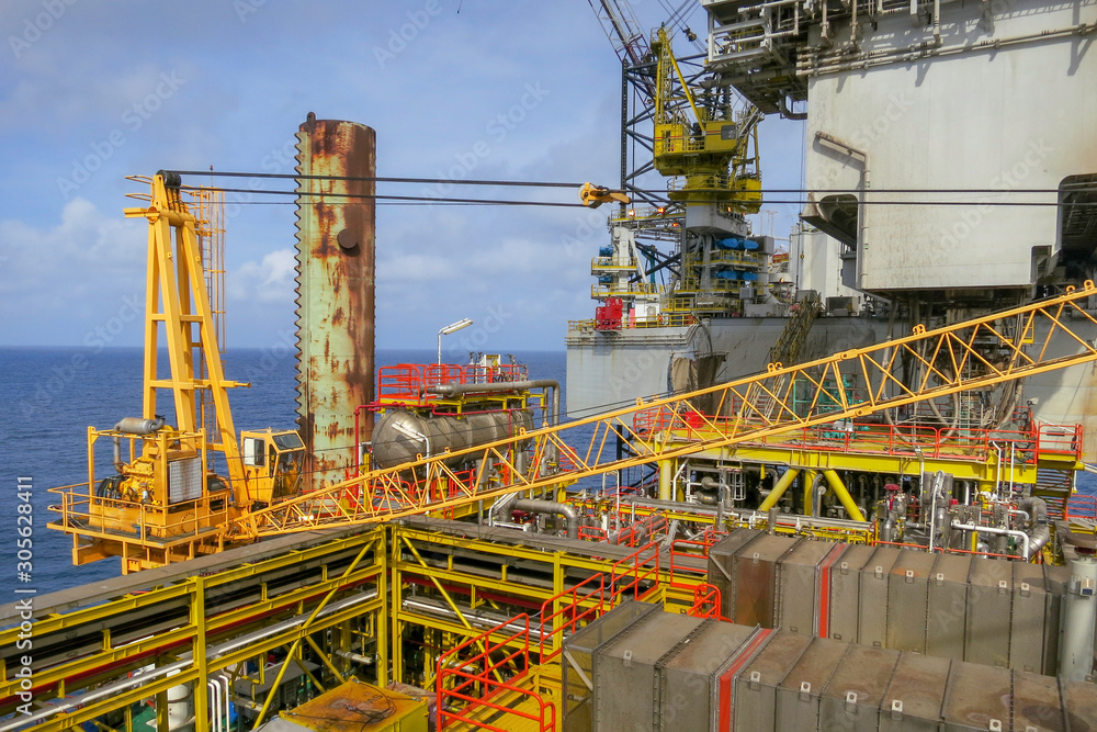 View of process deck with crane and other top side facilities at oil ...