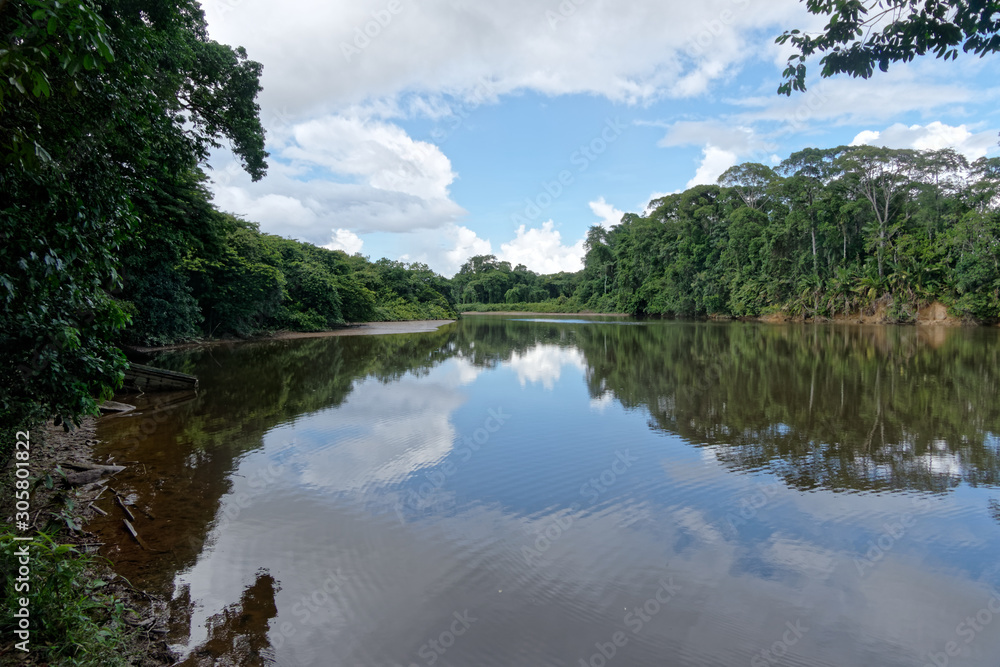 La rivière La Comté vu du dégradé Cacao en Guyane française Stock Photo ...