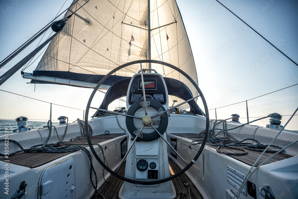 Cockpit einer Segelyacht auf dem Meer Stock Photo | Adobe Stock