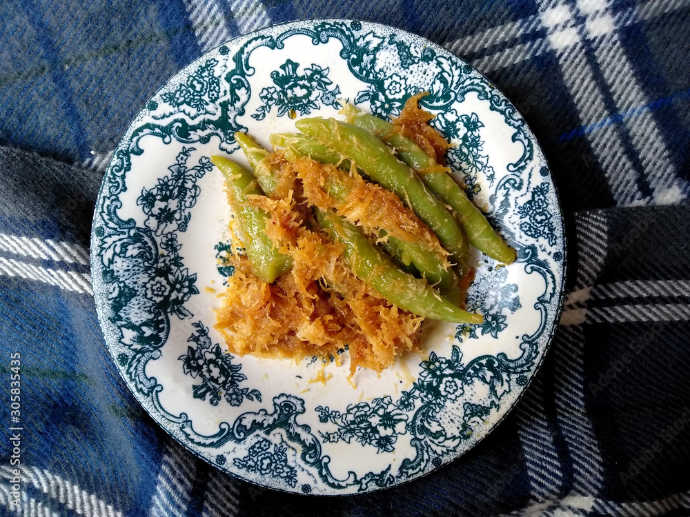 The food name is Jaje giling-giling Bali or pulung, gintil. Kue basah ...