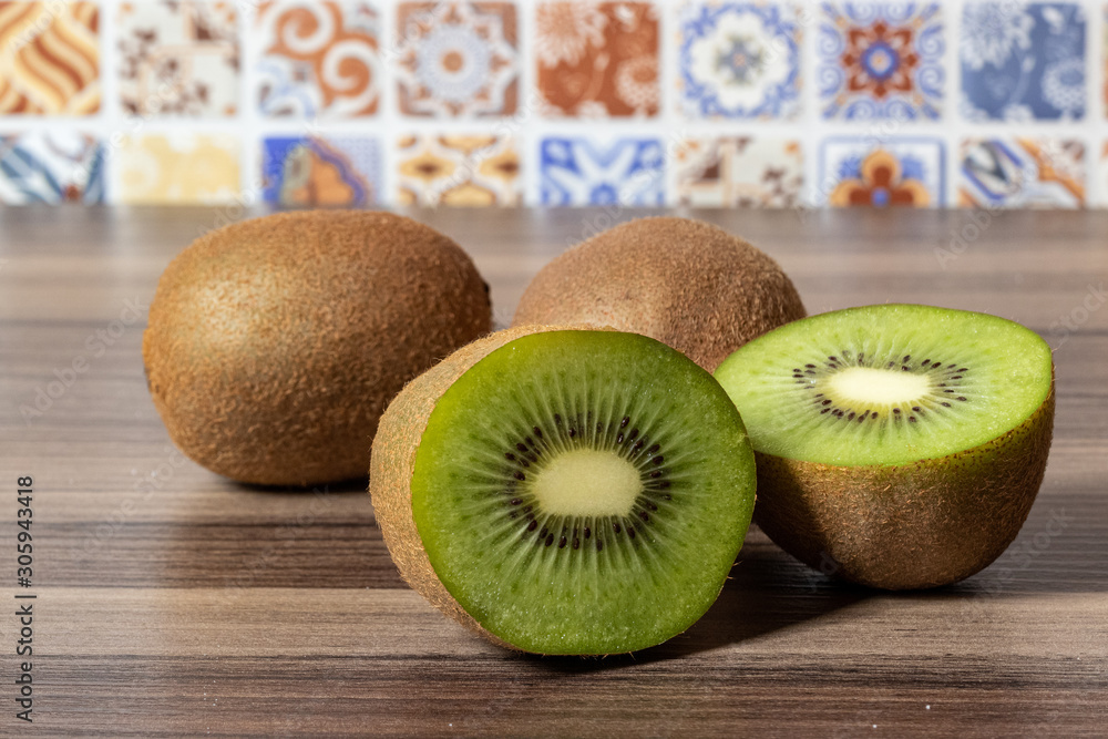 kiwi uma fruta saborosa de origem japonesa Stock Photo | Adobe Stock