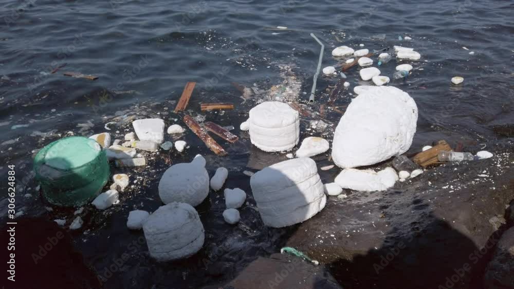 Plastic and styrofoam rubbish pollution in ocean Stock ビデオ | Adobe Stock