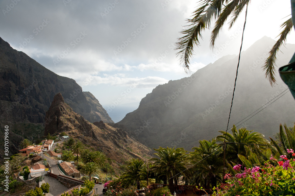 Teneryfa, Wyspy Kanaryjskie, Masca. Wioska położona w wąwozie Barranco ...