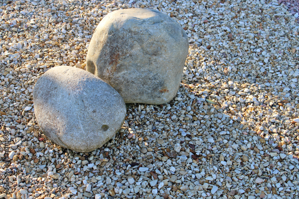Décoration Galets et gravier dans le jardin Stock Photo | Adobe Stock