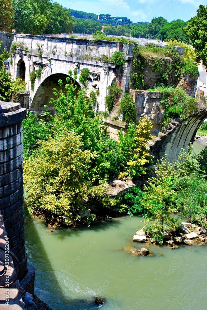Ruins of the old Ponte Rotto, on the Tiber river in Rome Stock Photo ...