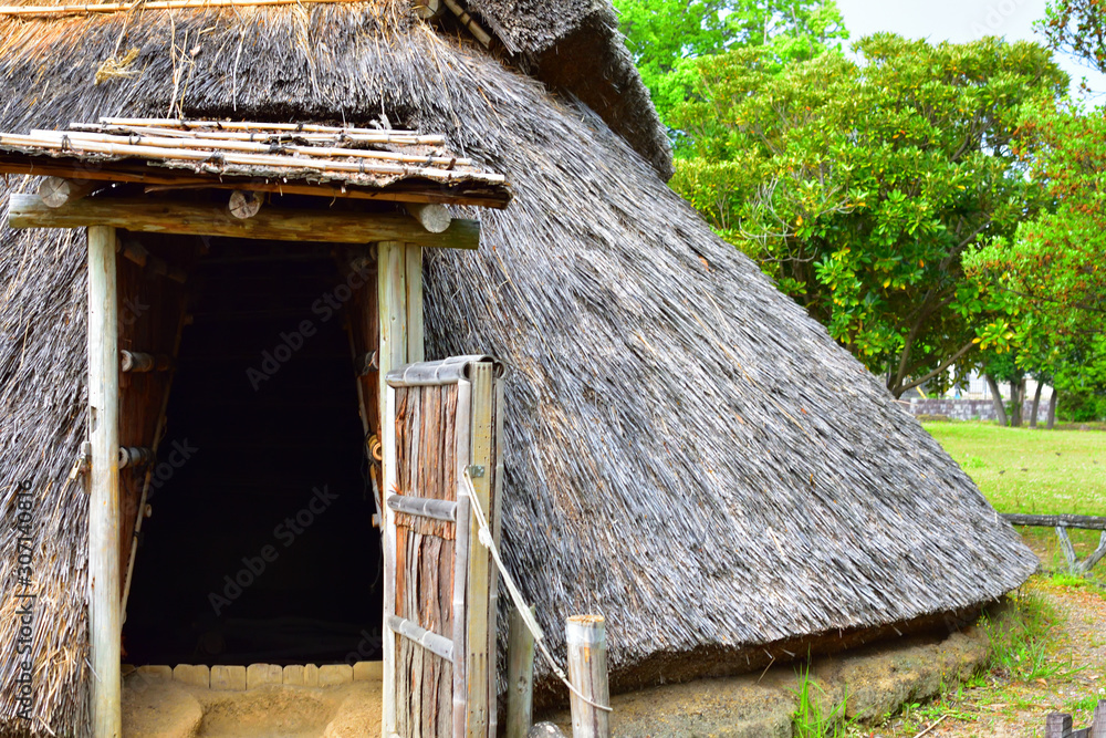 竪穴式住居（弥生時代の住居） Stock Photo | Adobe Stock