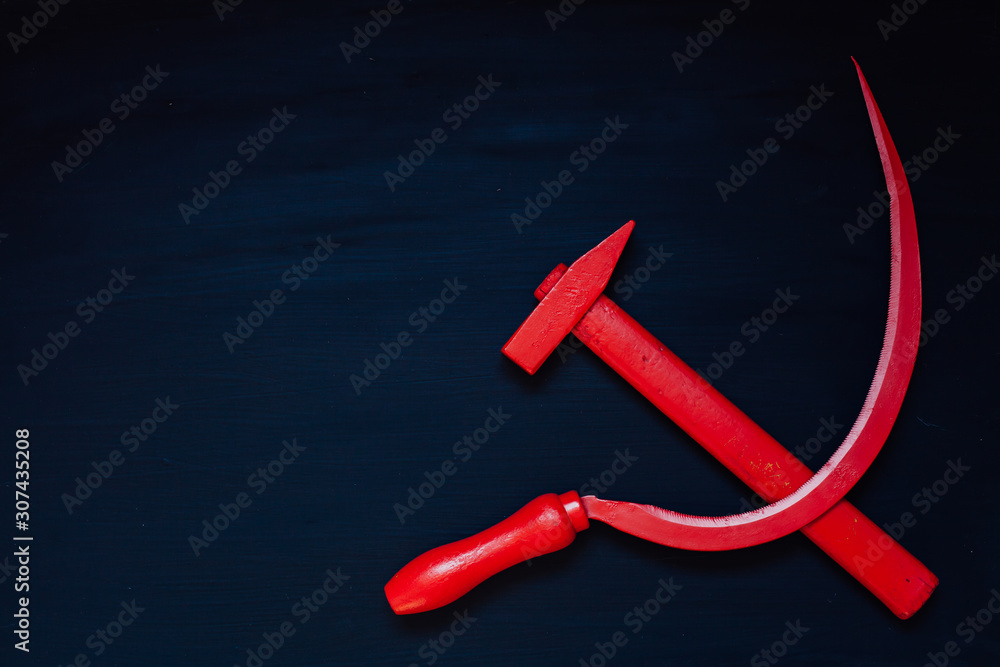 Foto de red sickle and hammer symbol of communism in the Soviet Union ...