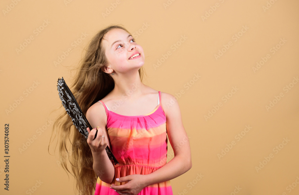 Handheld fan create airflow. Airflow from handfans increases ...