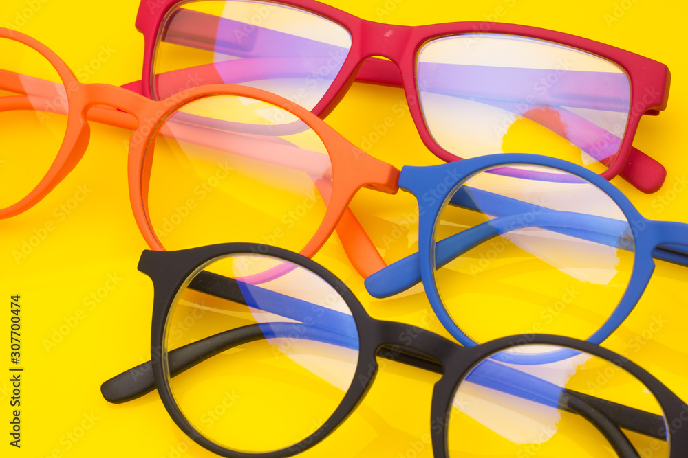 Gafas modernas para poder graduar la vista y ver bien o leer Stock ...