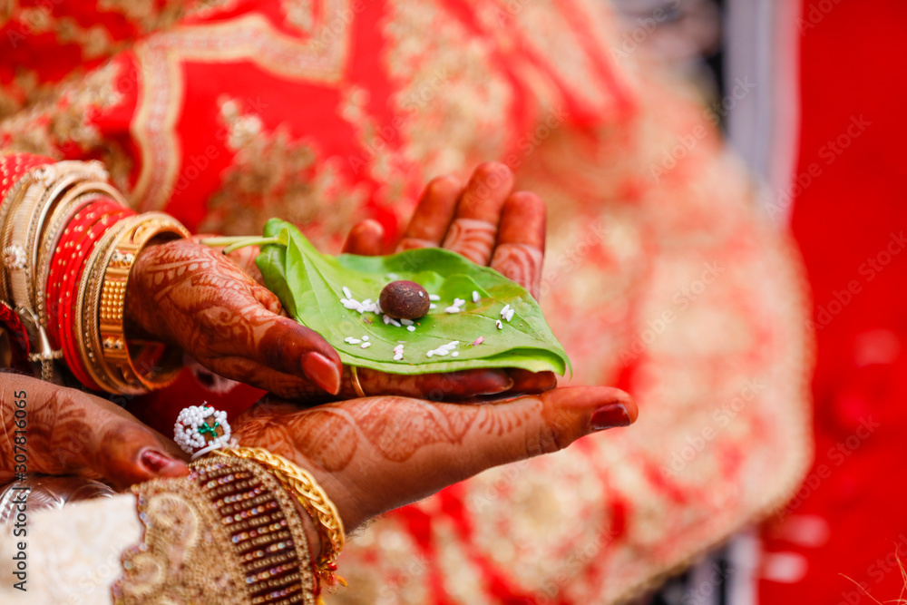 Traditional indian wedding ceremony, Bride and groom hand Stock Photo ...