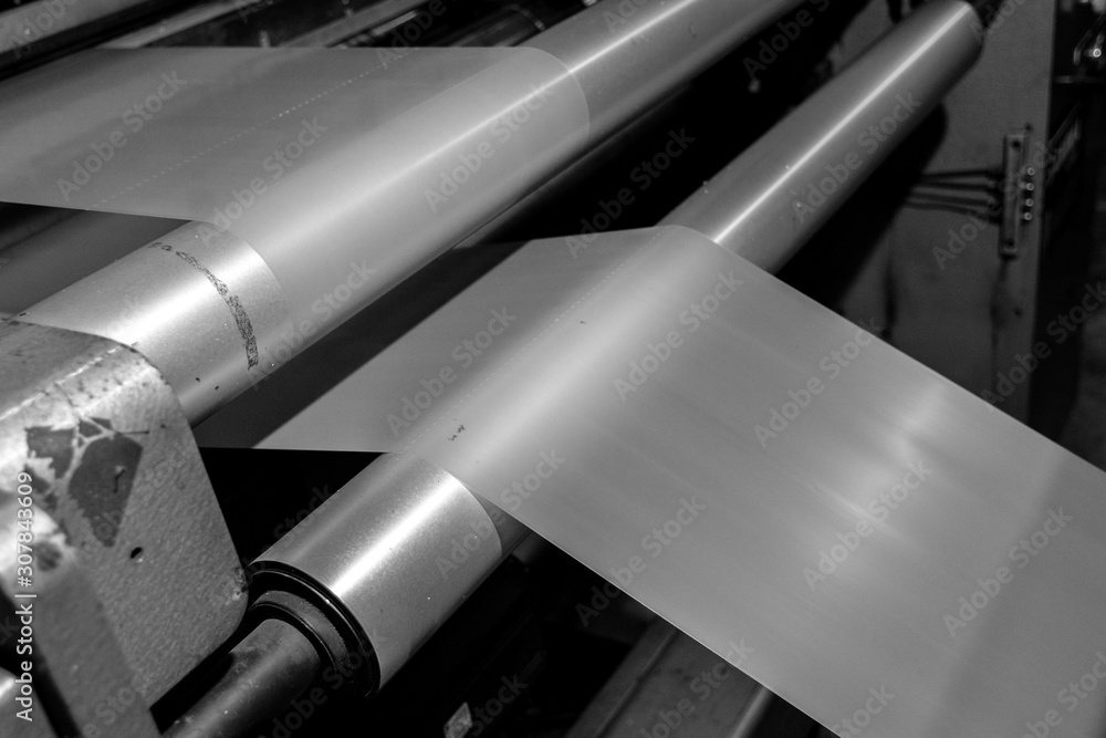 Foto de Black & White imagery of spool of plastic packaging sheet heavy ...