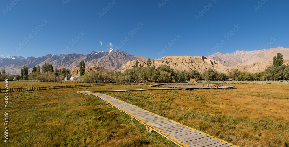 Tashkurgan, China - located 3.500m above the sea level, and last city ...
