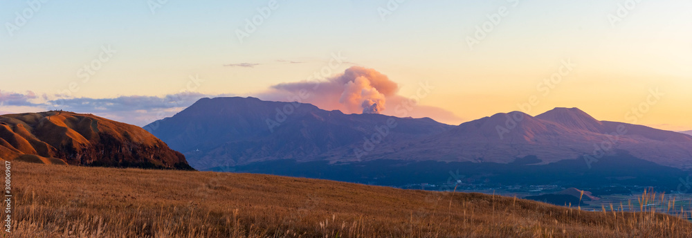 阿蘇山 阿蘇大観峰ミルクロードからの夕焼け風景 Aso Sunset view from Aso Daikanbo Milk Road ...