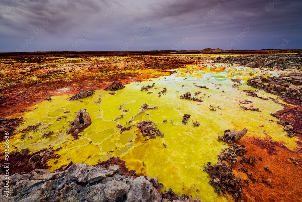 Minerals and sulfuric acid pouring out gives the Dallol its colors ...