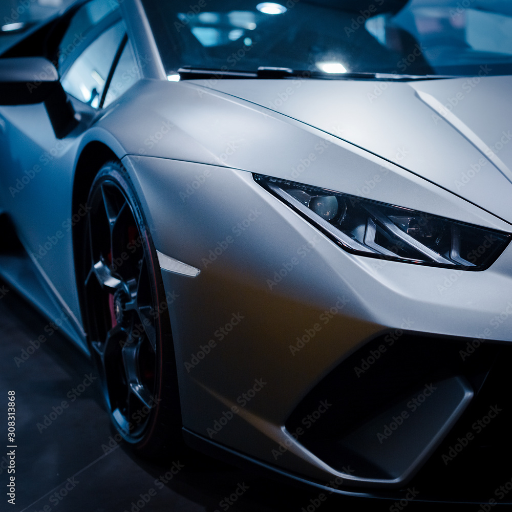 Foto de Bologna, Italy - December 8, 2019: Original Lamborghini Huracan ...