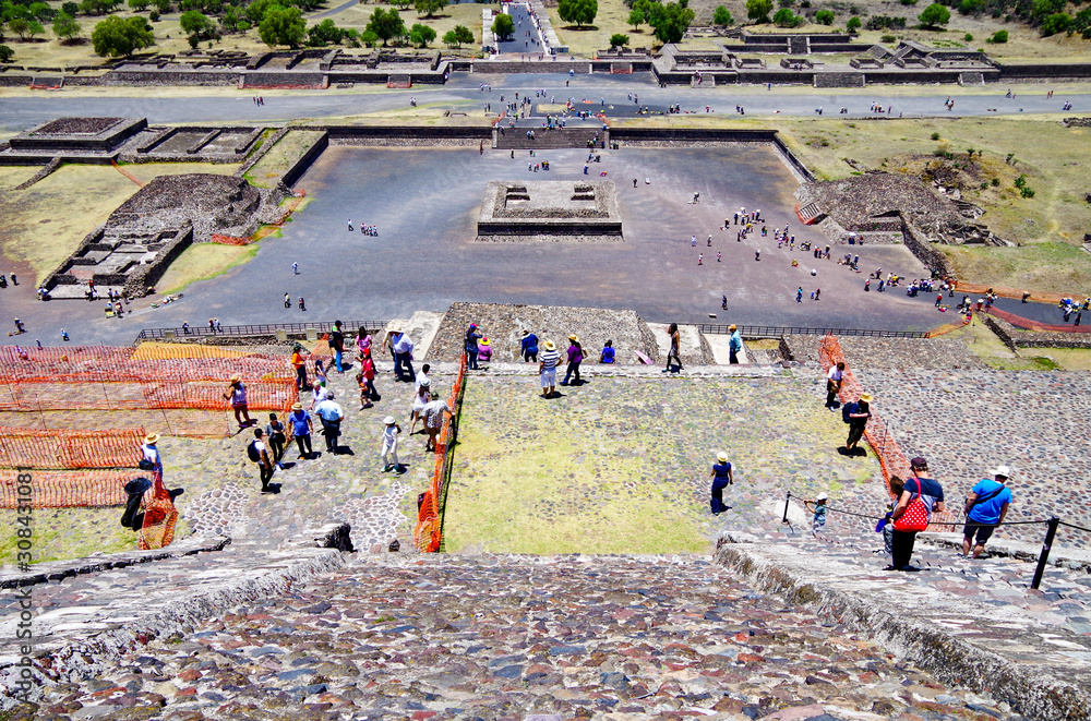 Foto de Popular tourist destination ancient Aztec city ruins of the ...