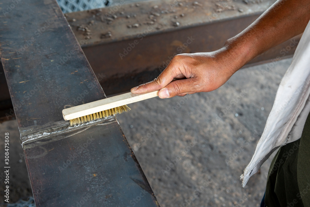 How to use a brush to clean the welding surface before performing Non ...