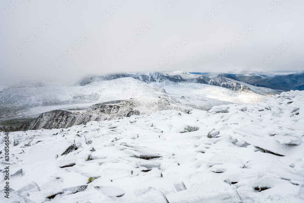 Snowy mountain peaks in Rondane national park in Norway. Snowy, foggy ...