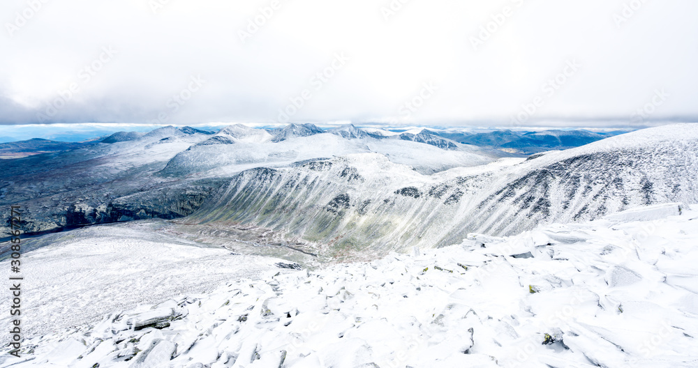 Panorama image and panoramic view over the mountain peaks in Rondane ...